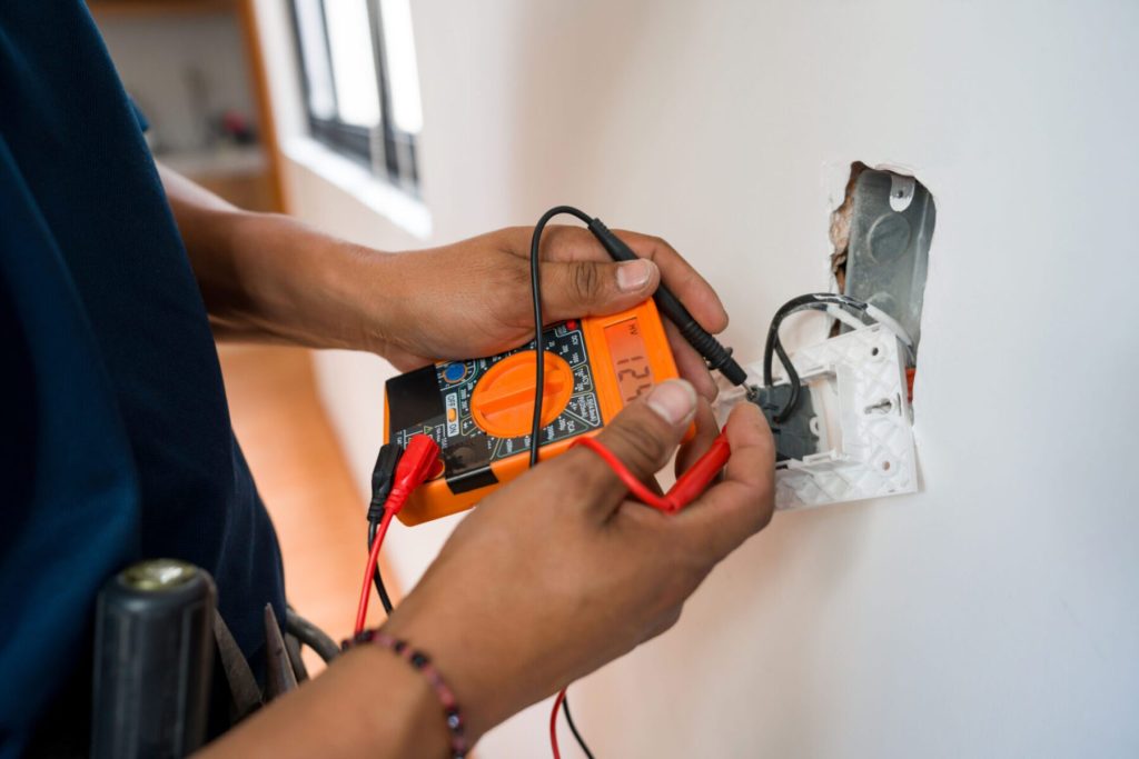 How to Troubleshoot a Dead Electrical Outlet: Step-by-Step DIY Guide